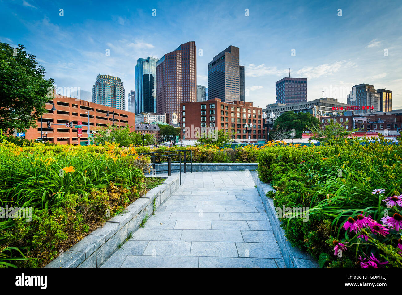 Building architecture fog hi-res stock photography and images - Alamy