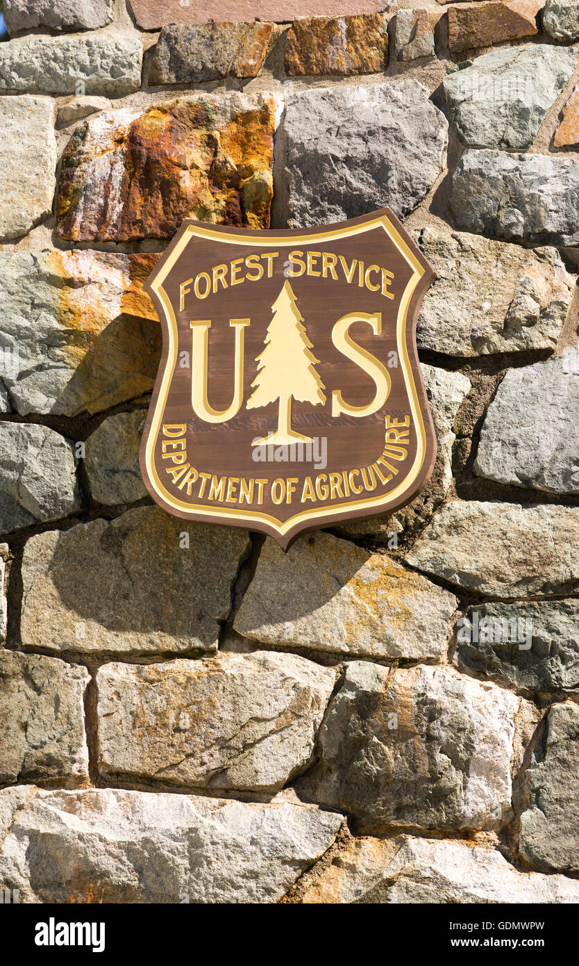 Rock wall mounted US Forest Service sign Stock Photo - Alamy
