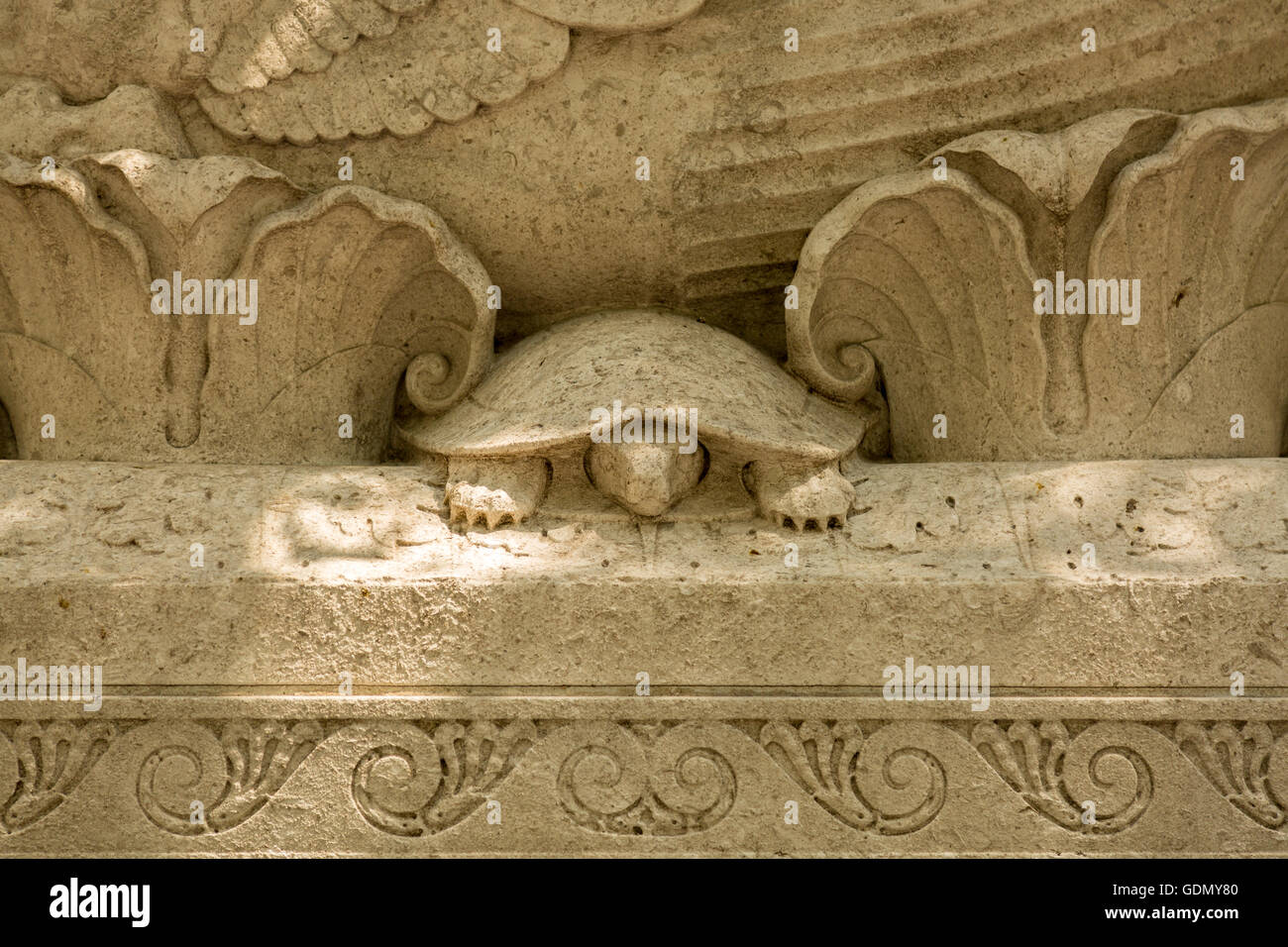 Turtle shell water fountain hi-res stock photography and images - Alamy