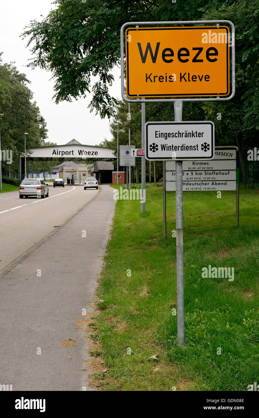 Airport weeze hi-res stock photography and images - Alamy