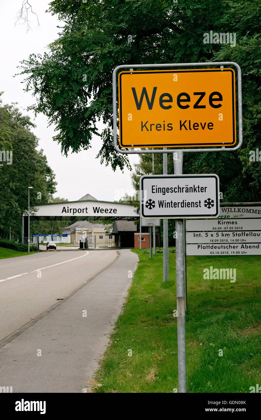 Airport weeze hi-res stock photography and images - Alamy