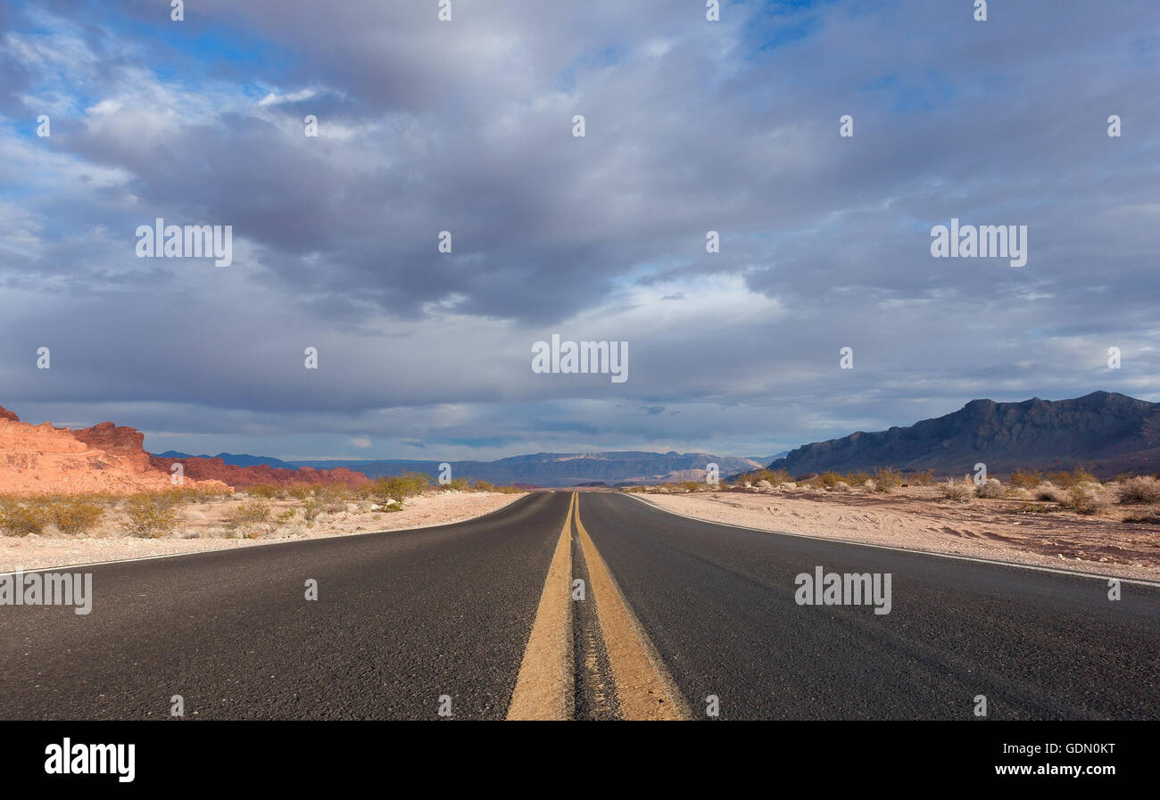 Empty straight road hi-res stock photography and images - Alamy