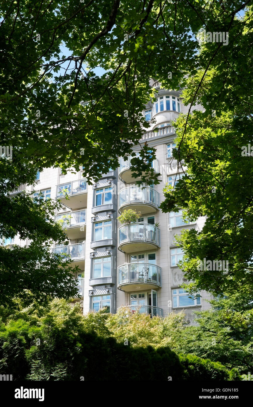 Luxury condominium hi-res stock photography and images - Alamy