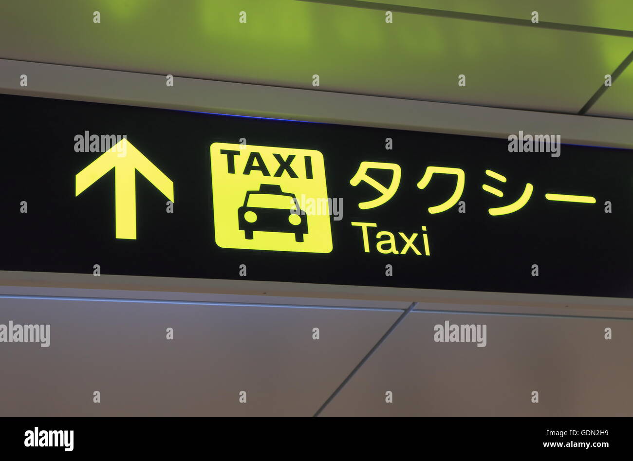 Japanese taxi sign hi-res stock photography and images - Alamy