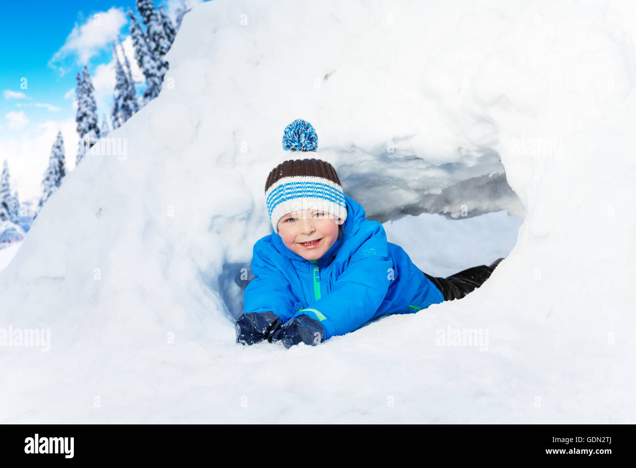 Crawl tunnel hi-res stock photography and images - Alamy