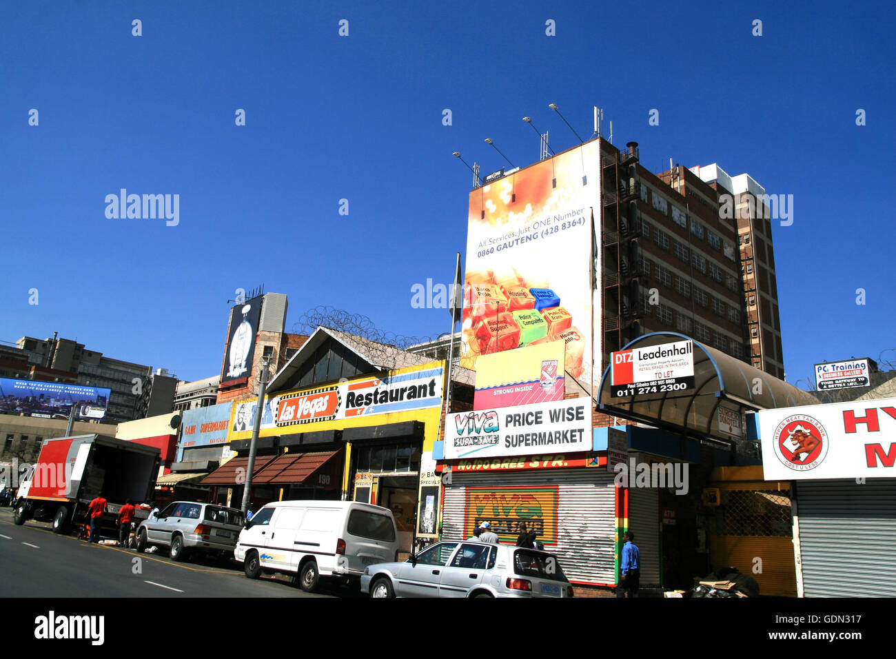 Busy street johannesburg downtown south hi-res stock photography and ...