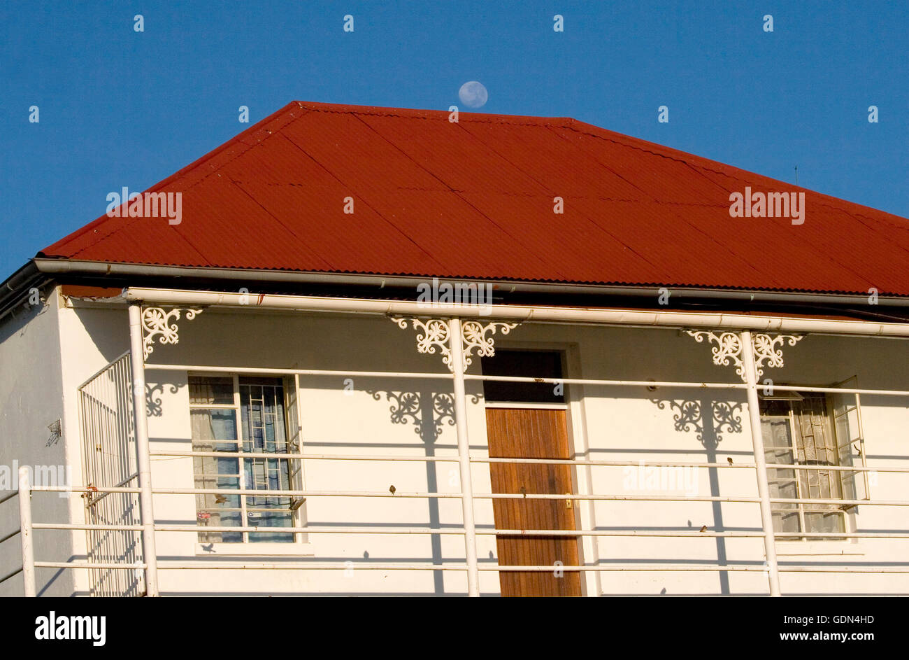 Colonial dutch gable roof architecture hi-res stock photography and ...
