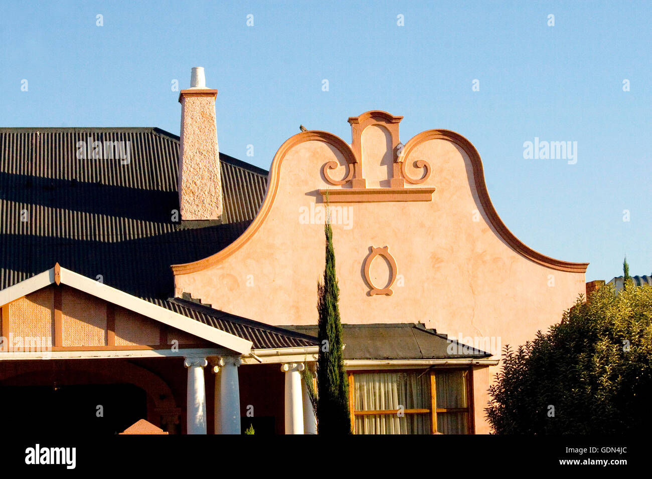 Colonial dutch gable roof architecture hi-res stock photography and ...