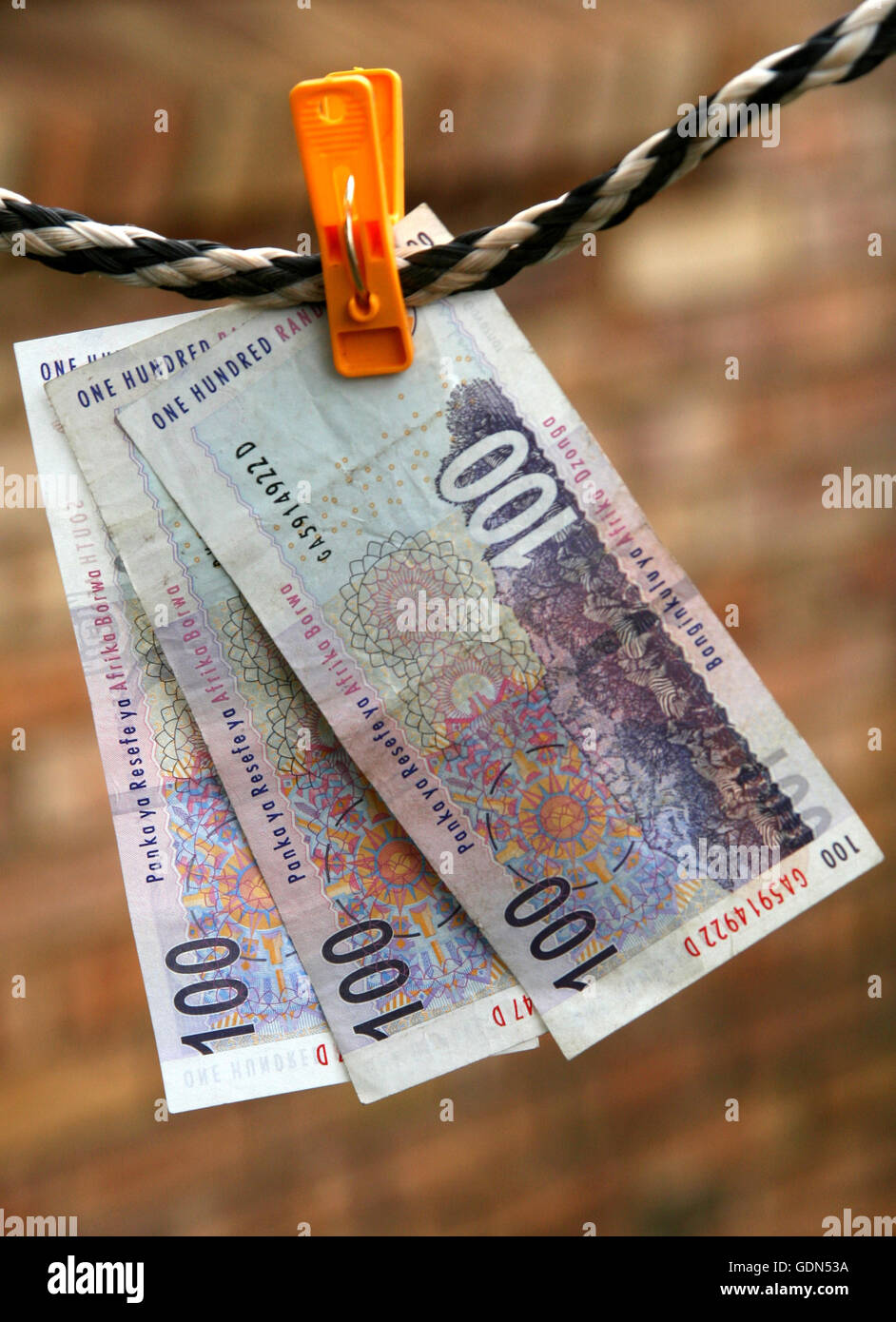 100 rand note hi-res stock photography and images - Alamy