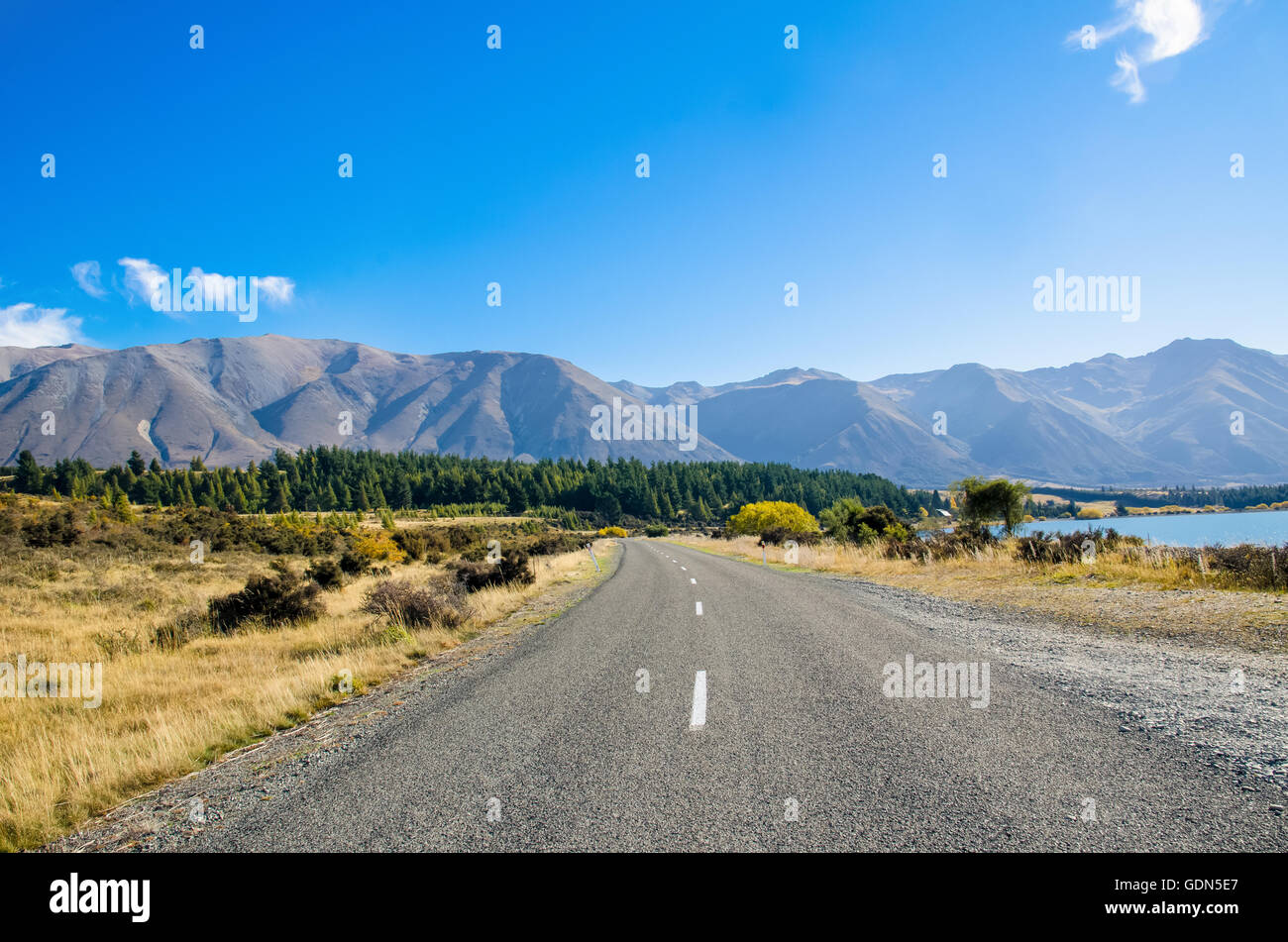 Lake ohau road and ohau range hi-res stock photography and images - Alamy