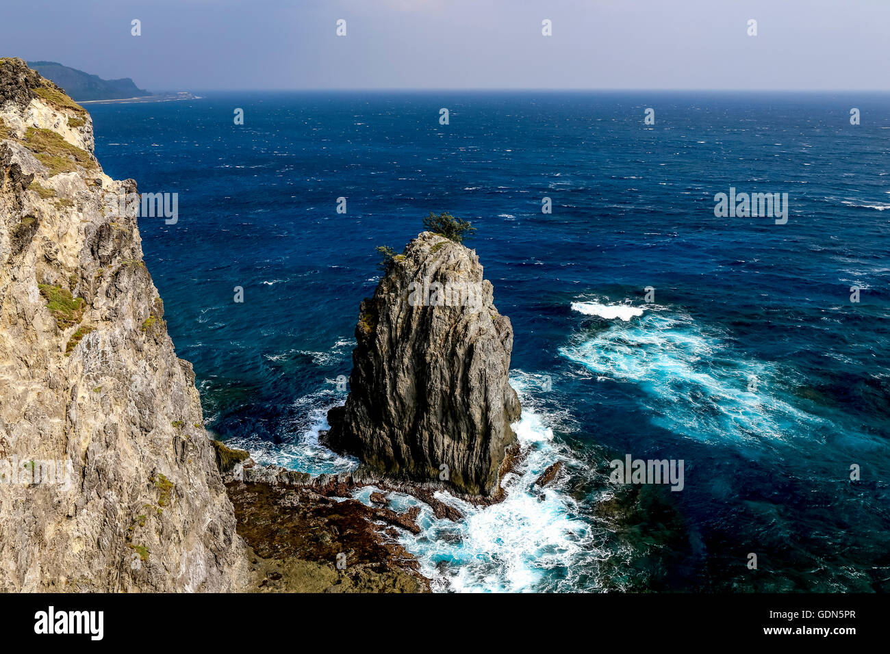 Rocky Outcrop Island High Resolution Stock Photography and Images - Alamy