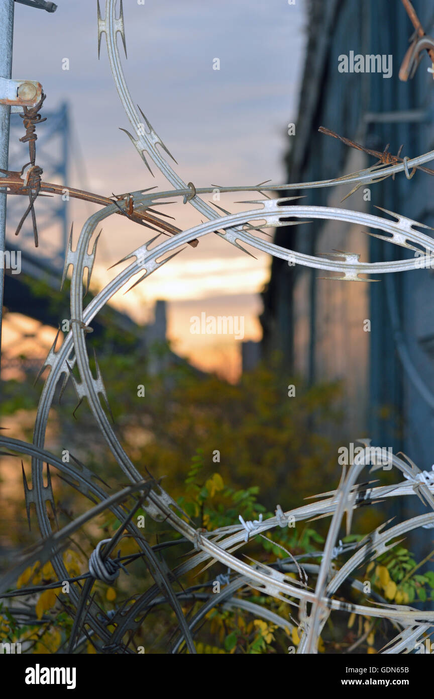 Concertina razor wire hi-res stock photography and images - Alamy
