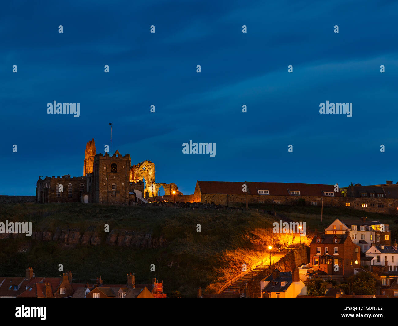 Abbey night whitby hi-res stock photography and images - Alamy