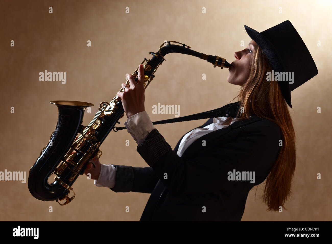 Female jazz saxophonist hi-res stock photography and images - Alamy