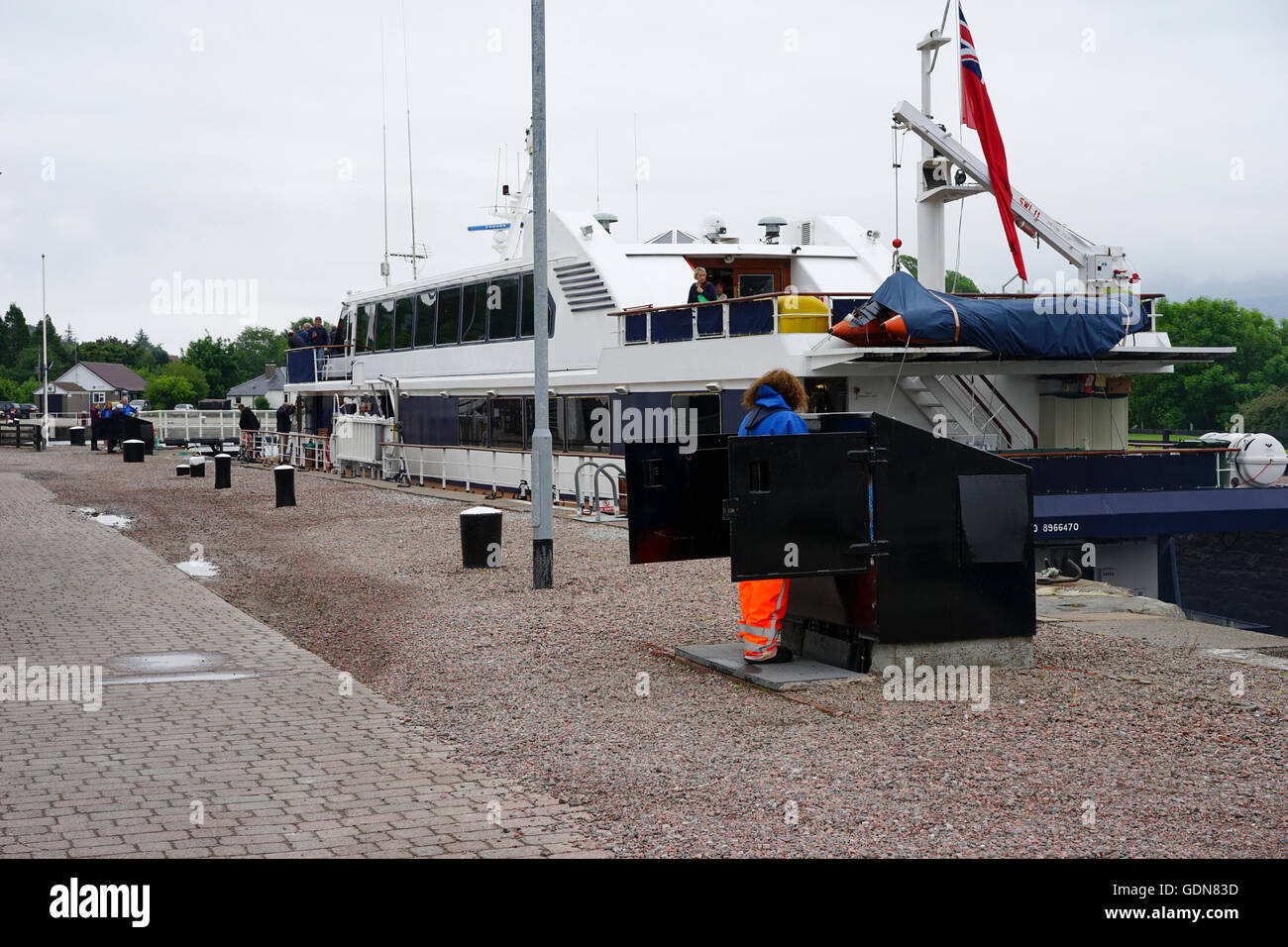 Mooring system hi-res stock photography and images - Alamy