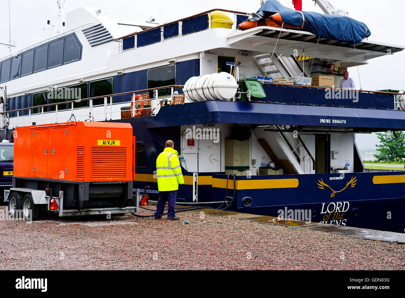 Refueling The Lord Of The Glens cruise ship at Corpach Lock, Corpach ...