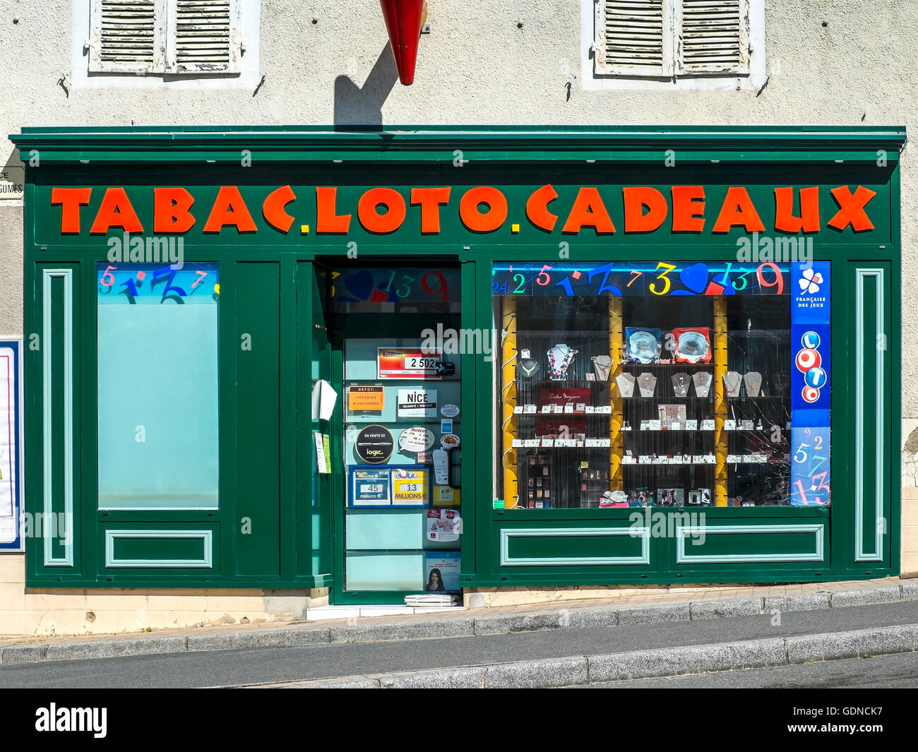Tobacconist hi-res stock photography and images - Alamy