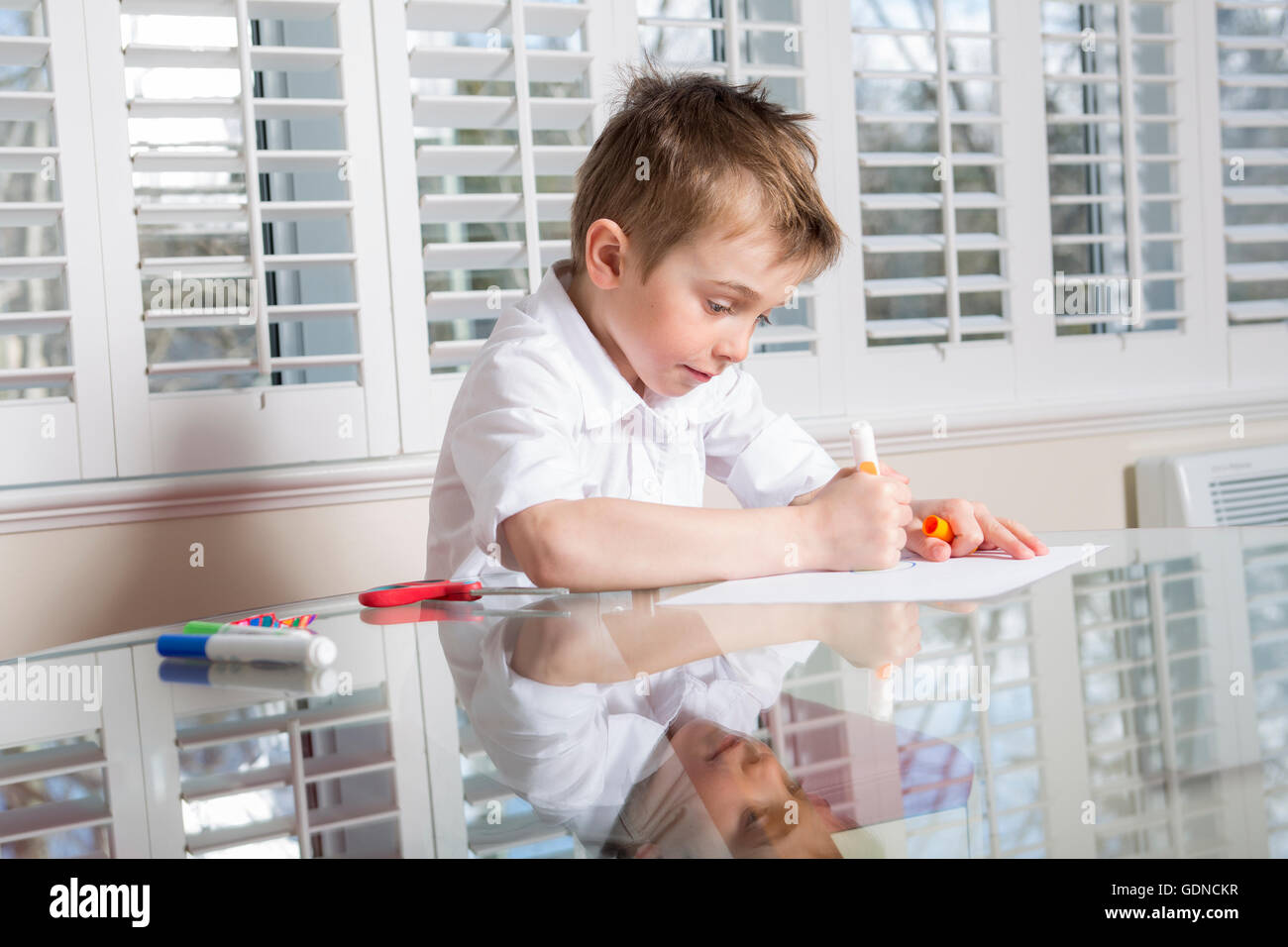 little boy draws Stock Photo - Alamy
