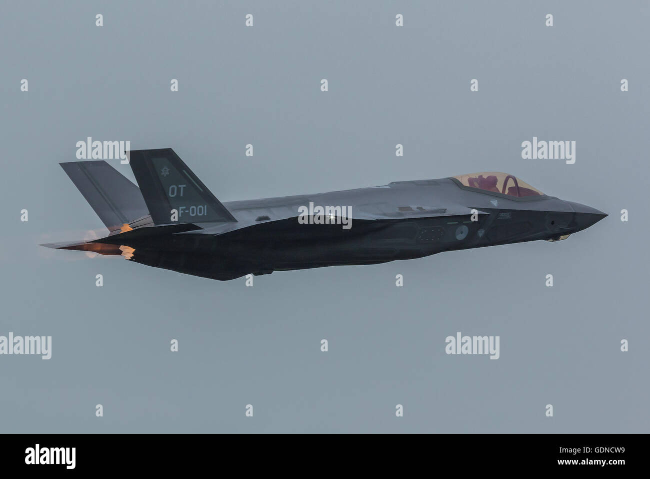 Lockheed martin f 35a lightning ii joint strike fighter jet hi-res ...