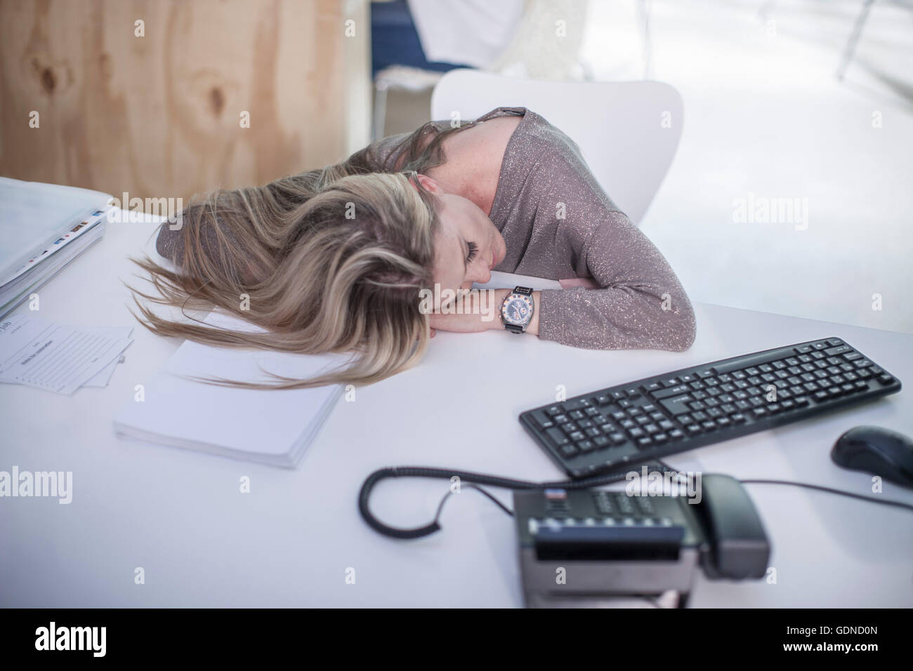 Female office worker asleep at office desk Stock Photo - Alamy