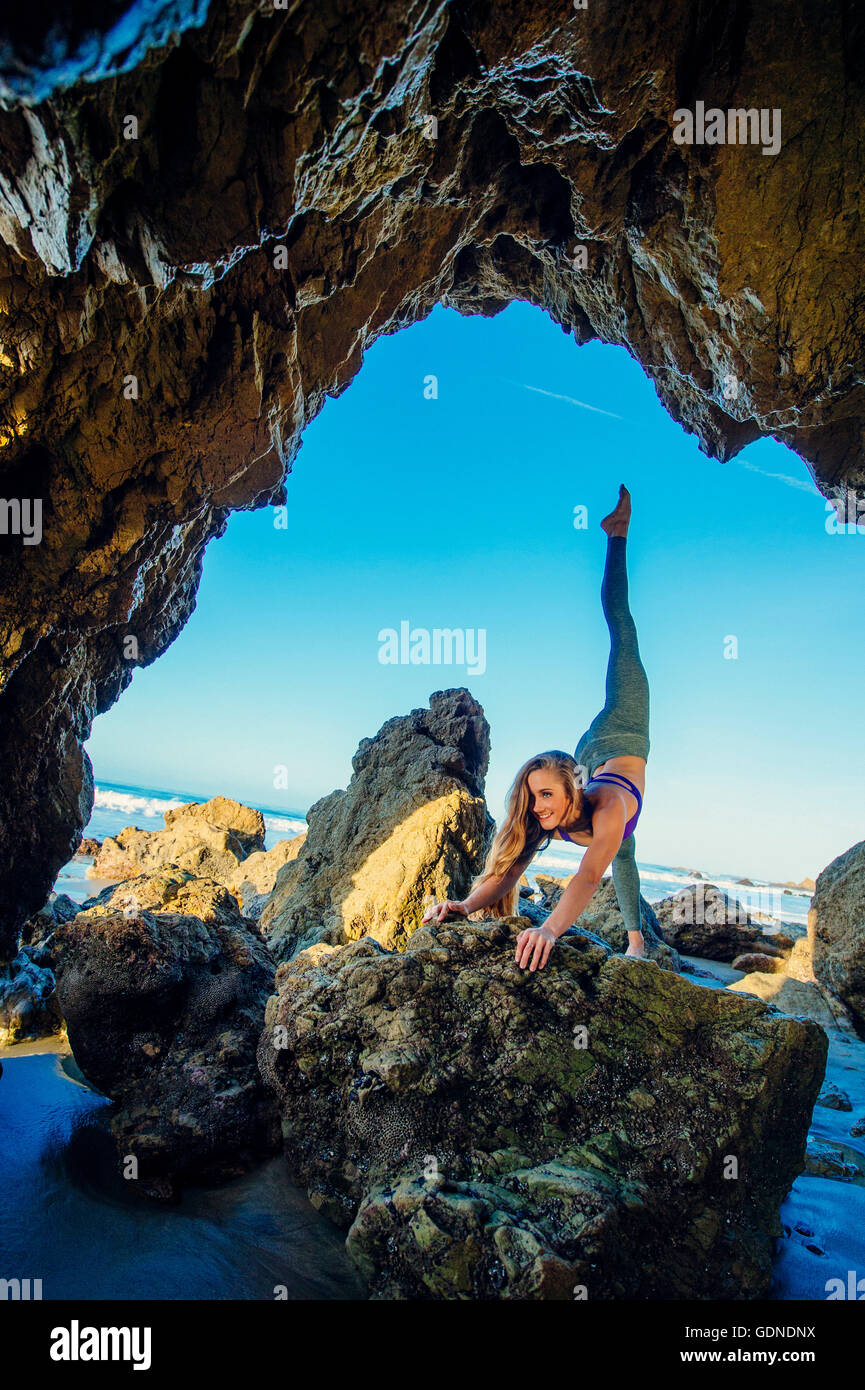 Leg leaning forward hi-res stock photography and images - Alamy