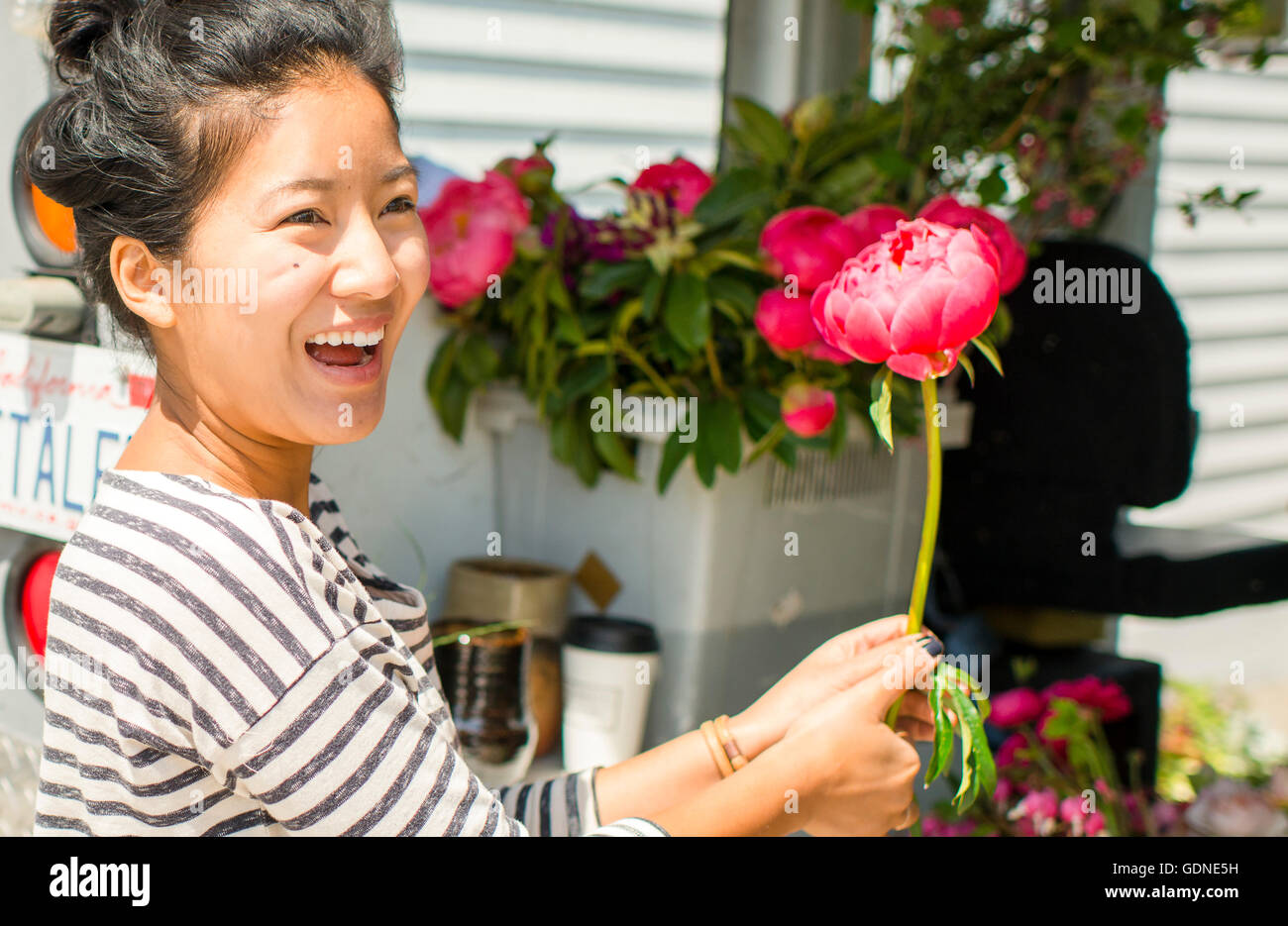 Working with flowers hi-res stock photography and images - Alamy