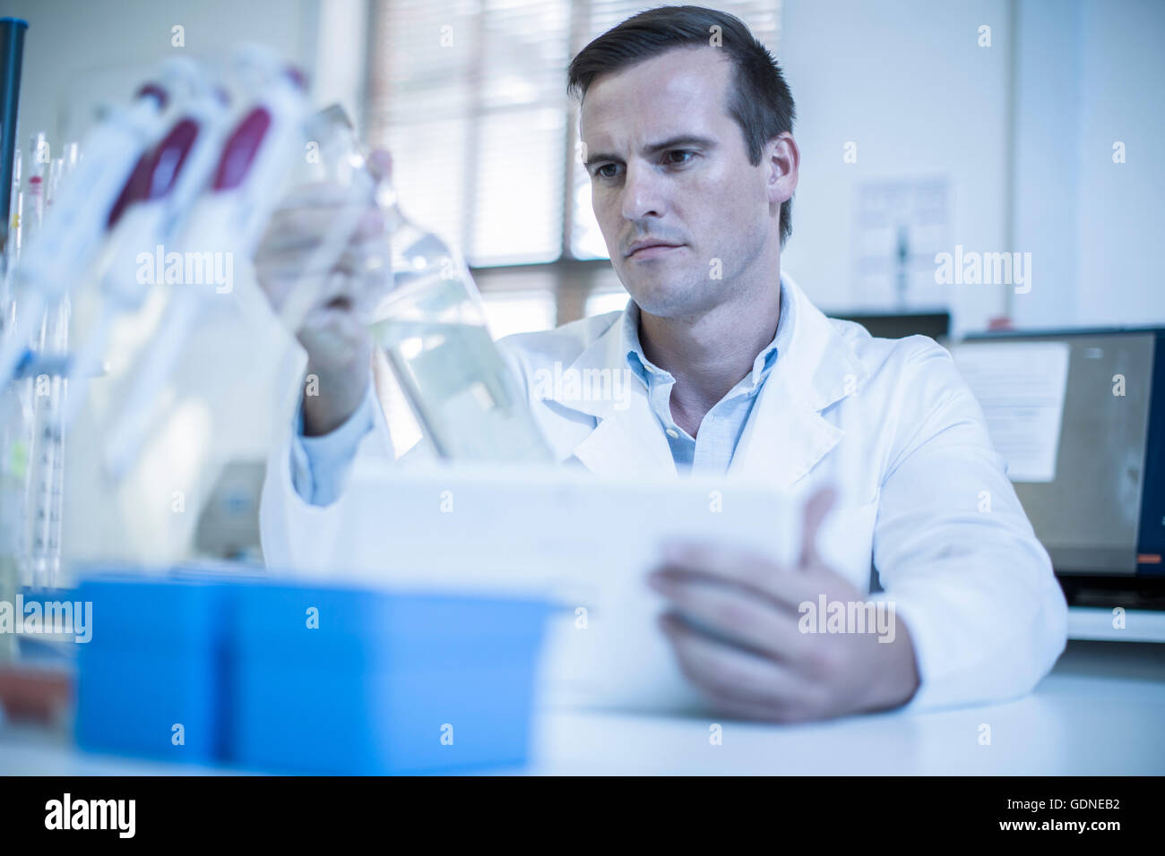 Man reading label hi-res stock photography and images - Alamy