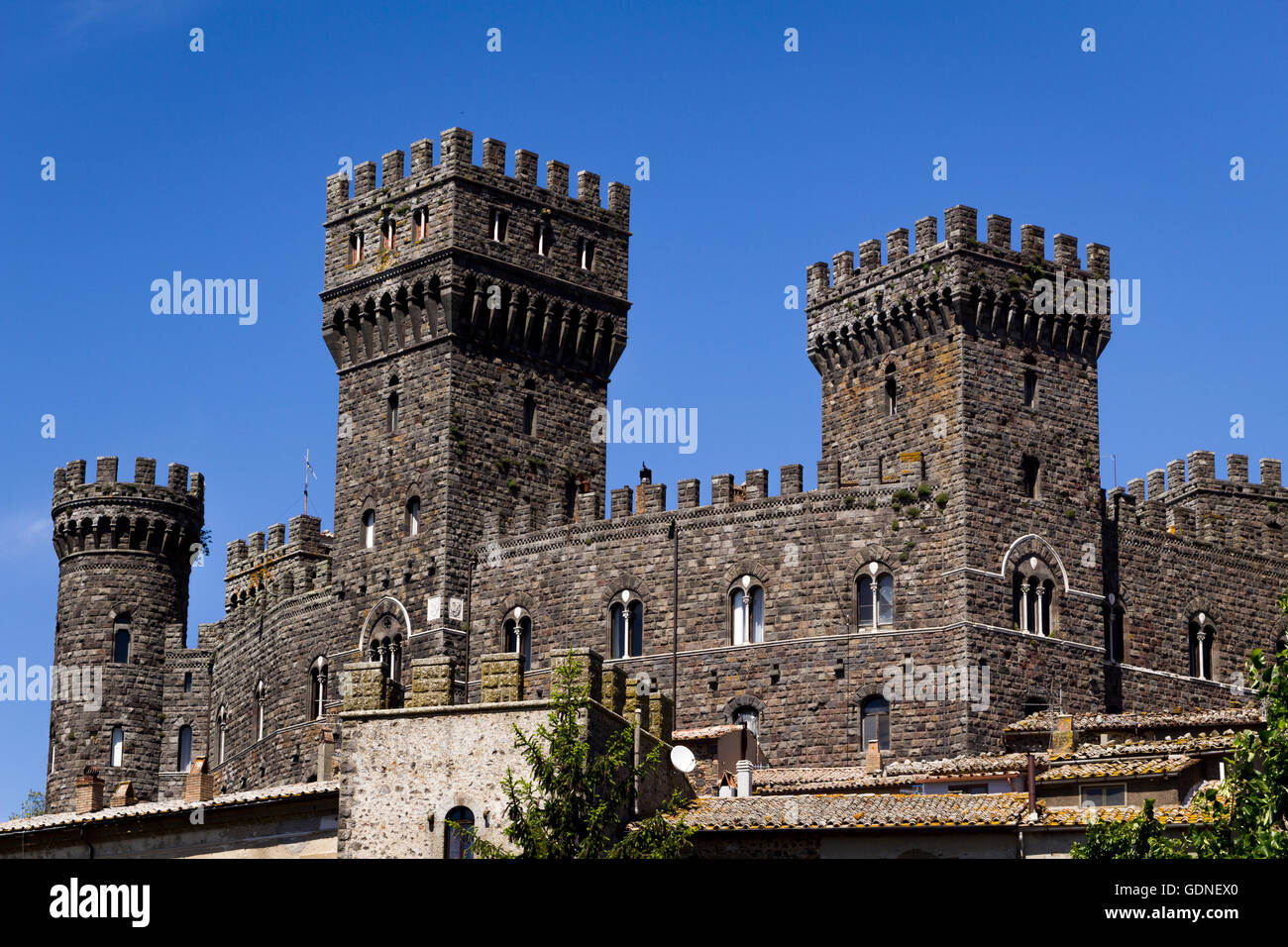 Medieval castle tower hi-res stock photography and images - Alamy