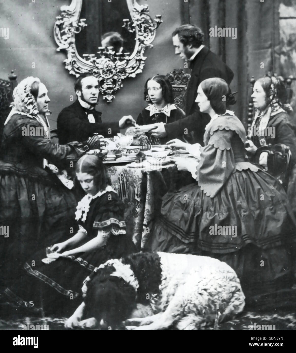 Victorian family hi-res stock photography and images - Alamy