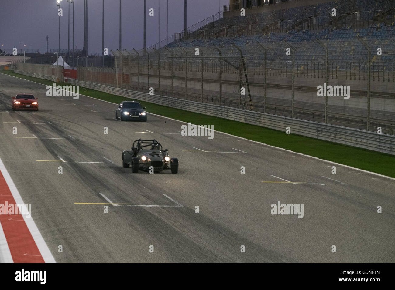Sports cars racing at the Bahrain Race Track Stock Photo - Alamy