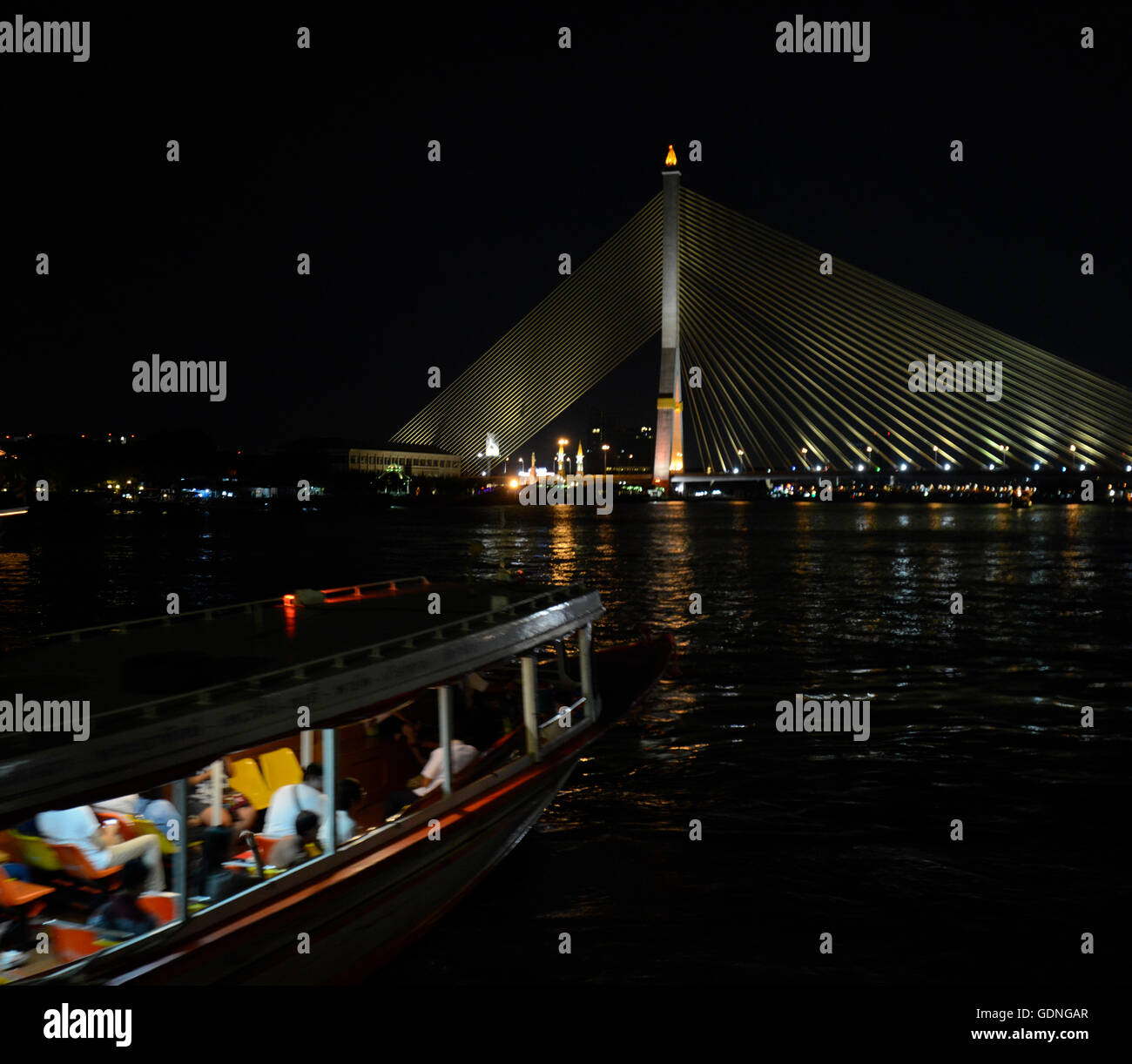 Rama viii bridge night hi-res stock photography and images - Alamy