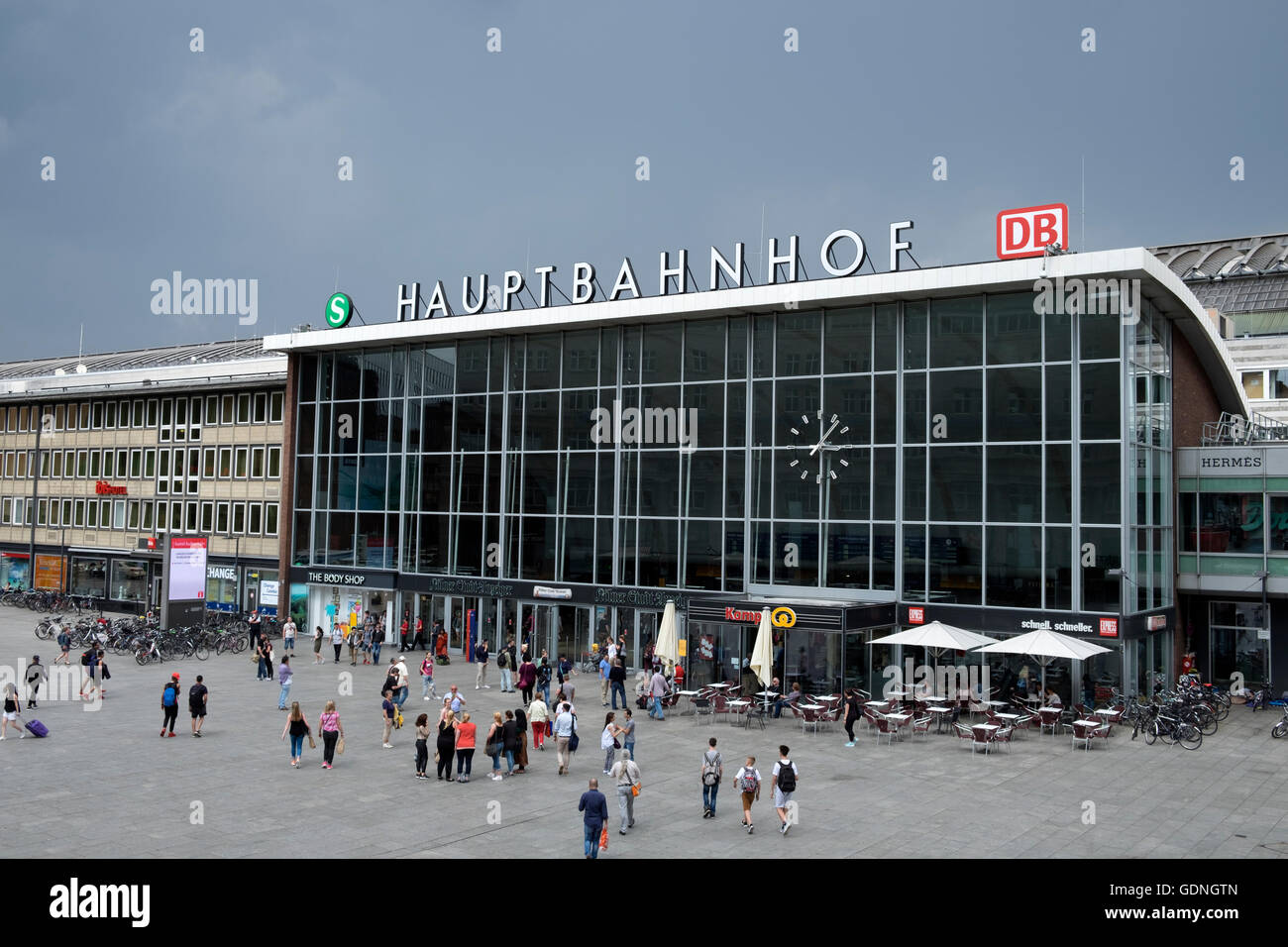 Cologne Hauptbahnhof (main railway station) Germany Stock Photo - Alamy