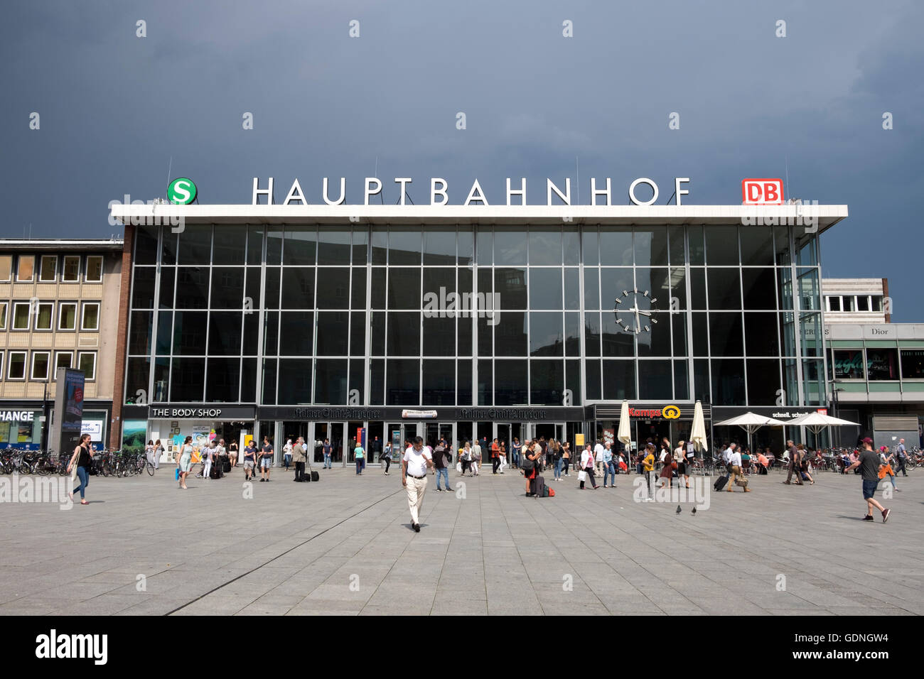 Cologne Hauptbahnhof (main railway station) Germany Stock Photo - Alamy