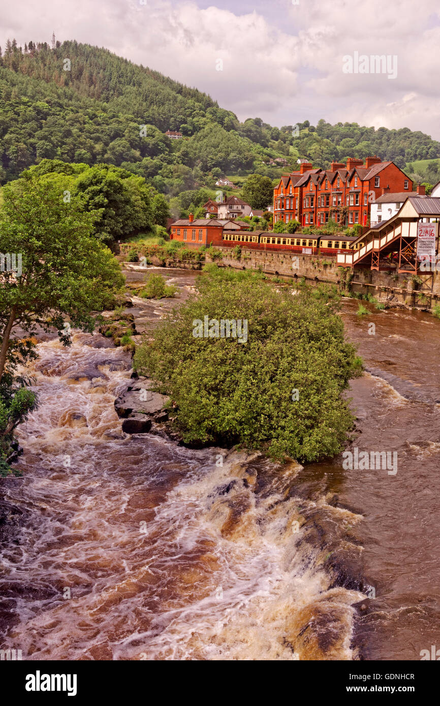 Llangollen town centre hi-res stock photography and images - Alamy