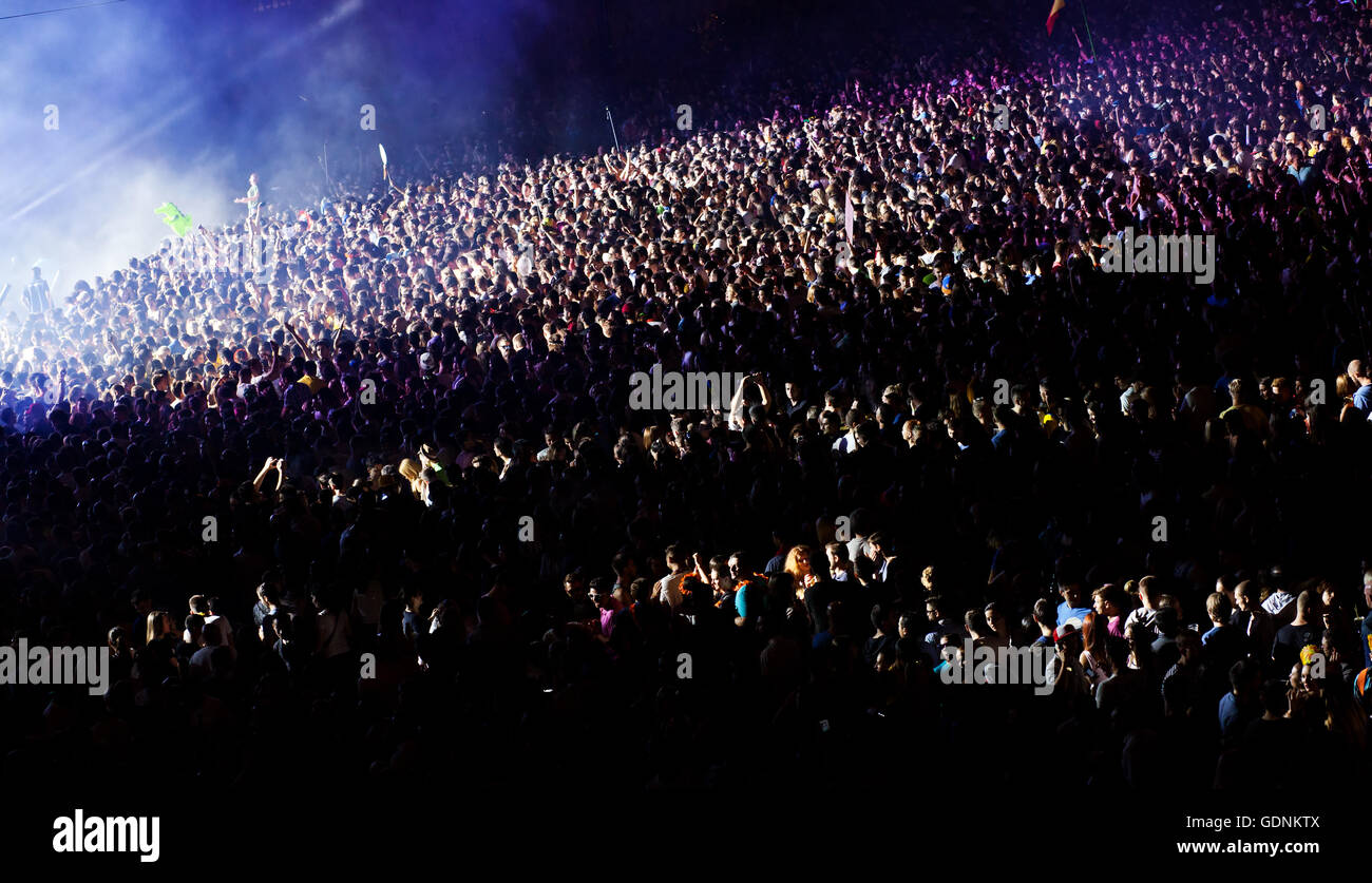 Crowd at concert Stock Photo - Alamy