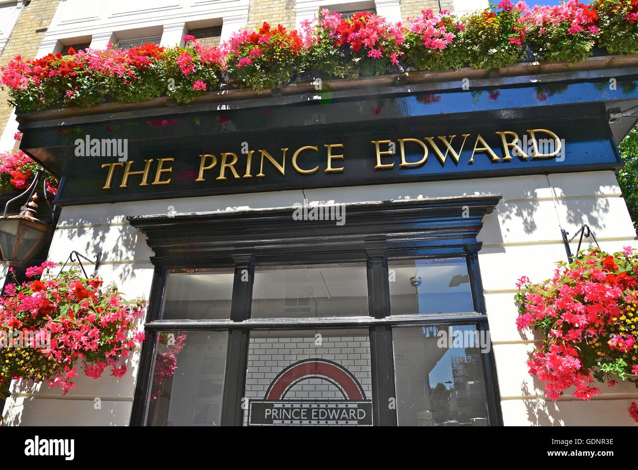 Bayswater pub hi-res stock photography and images - Alamy