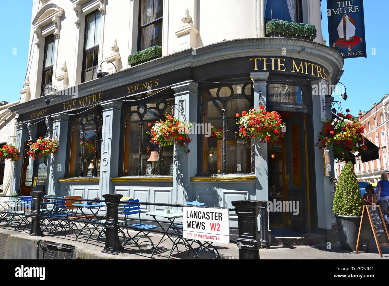 The Mitre pub, Lancaster Mews, London, England, UK Stock Photo - Alamy