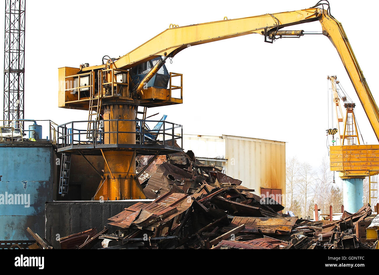 crane to move the scrap metal and other materials Stock Photo - Alamy