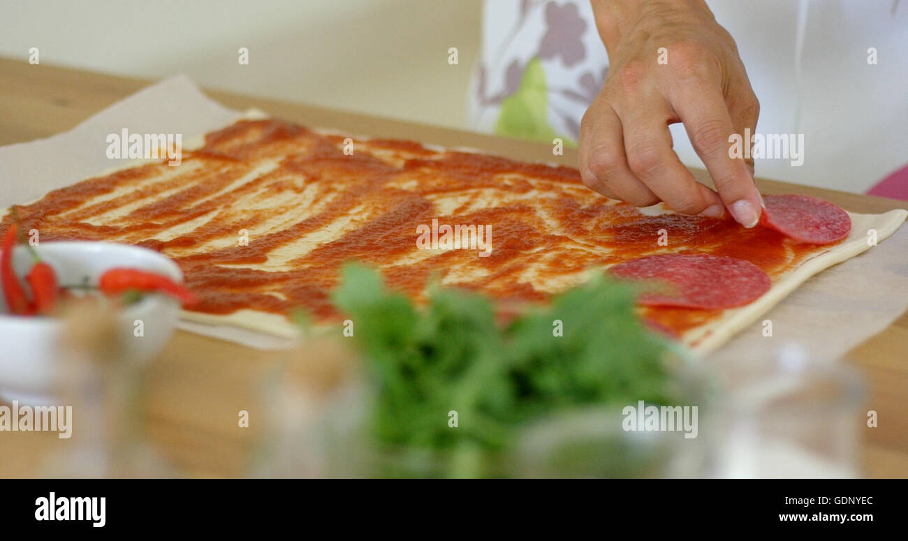 Woman making a traditional Italian pizza Stock Photo - Alamy