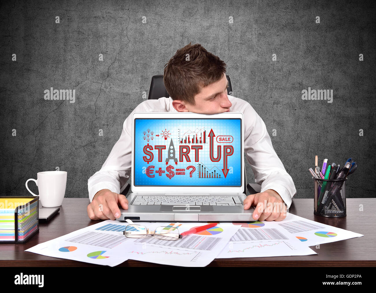 Start up office computer hi-res stock photography and images - Alamy