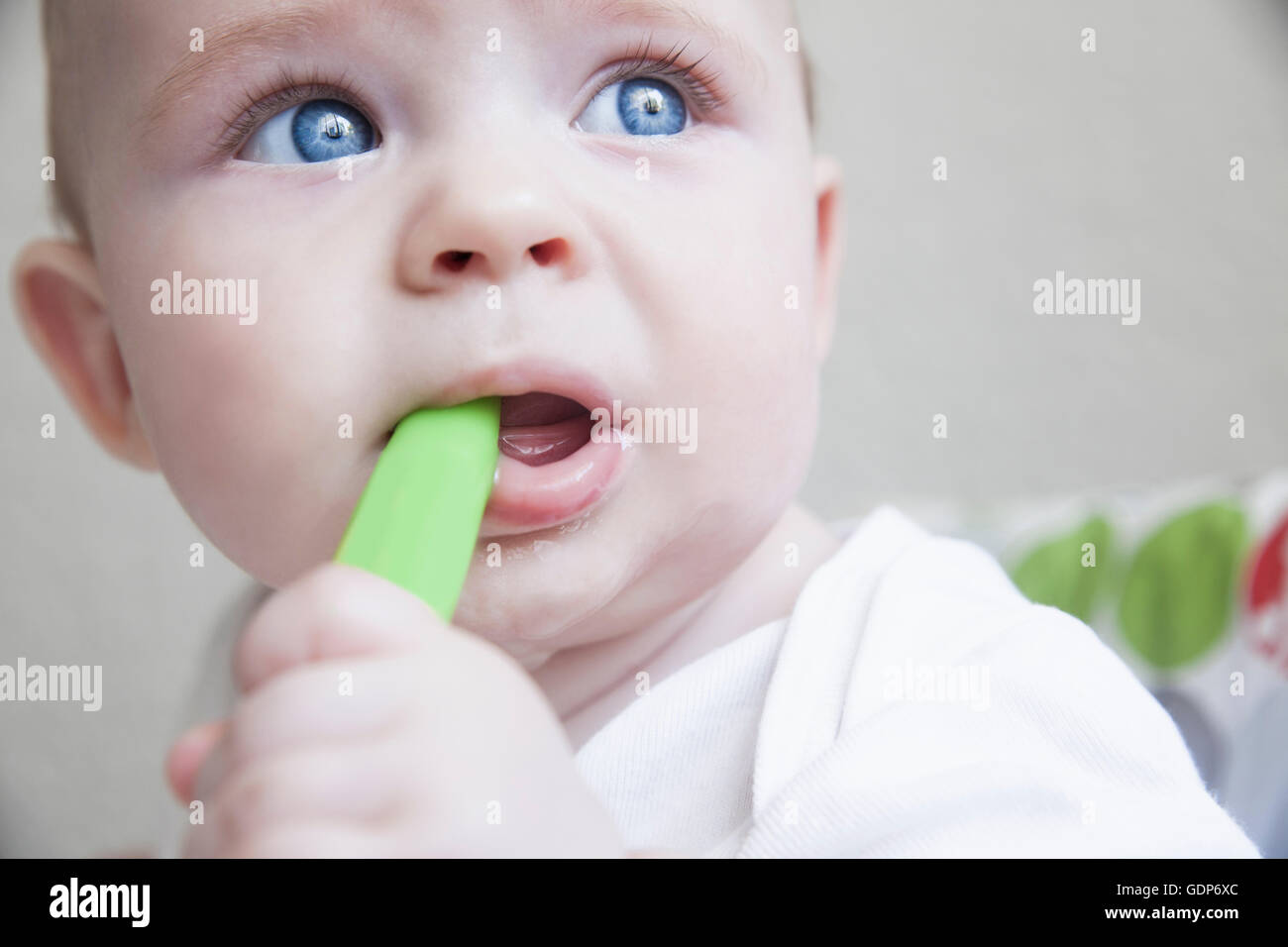 0 6 baby chewing hi-res stock photography and images - Alamy