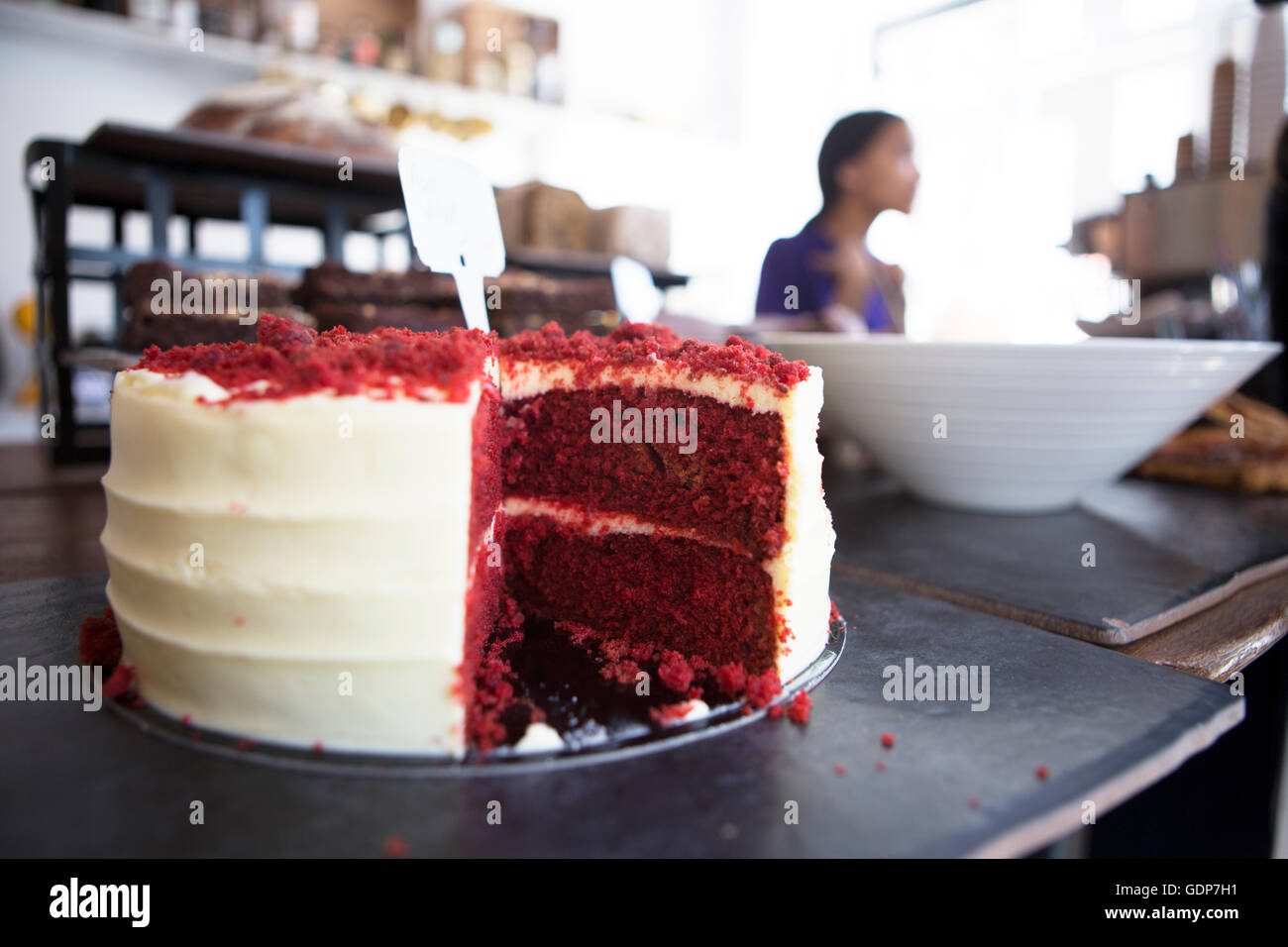 Cafe cake waitress hi-res stock photography and images - Alamy