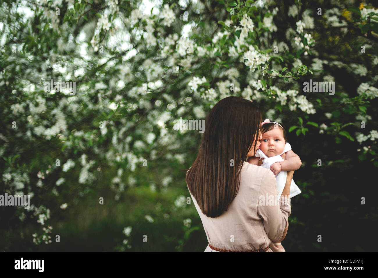 Kissing shoulder hi-res stock photography and images - Alamy