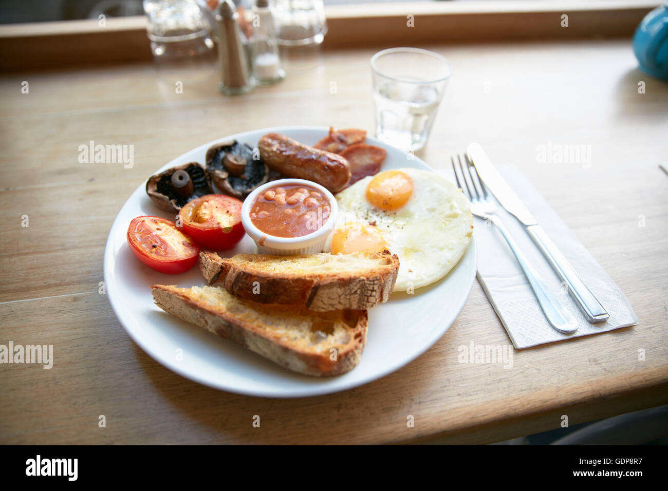 Full english breakfast cafe hi-res stock photography and images - Alamy