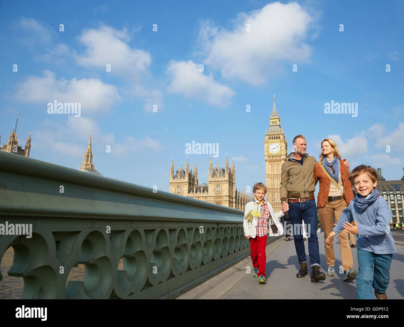 Family bridge hi-res stock photography and images - Alamy