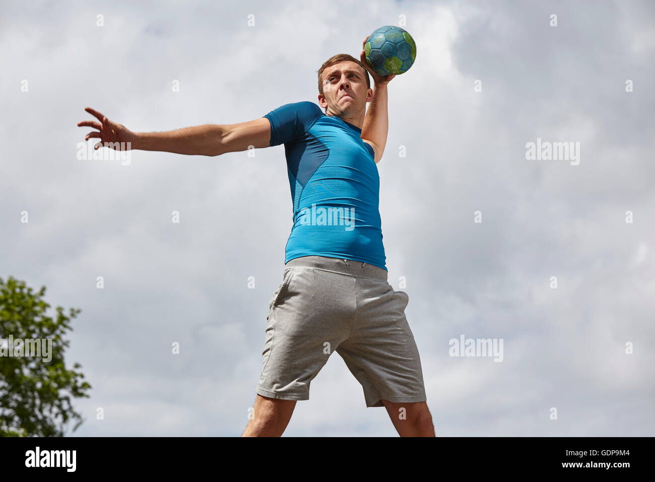 Handball player hi-res stock photography and images - Alamy