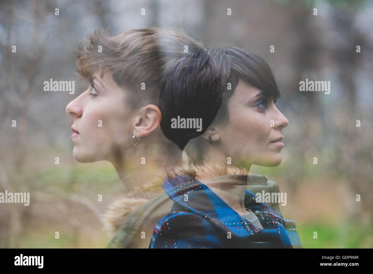 Two women back to back conflict hi-res stock photography and images - Alamy