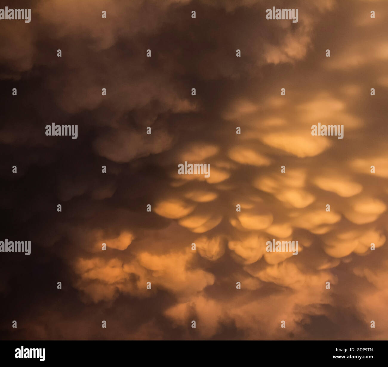 Anvil clouds hi-res stock photography and images - Alamy