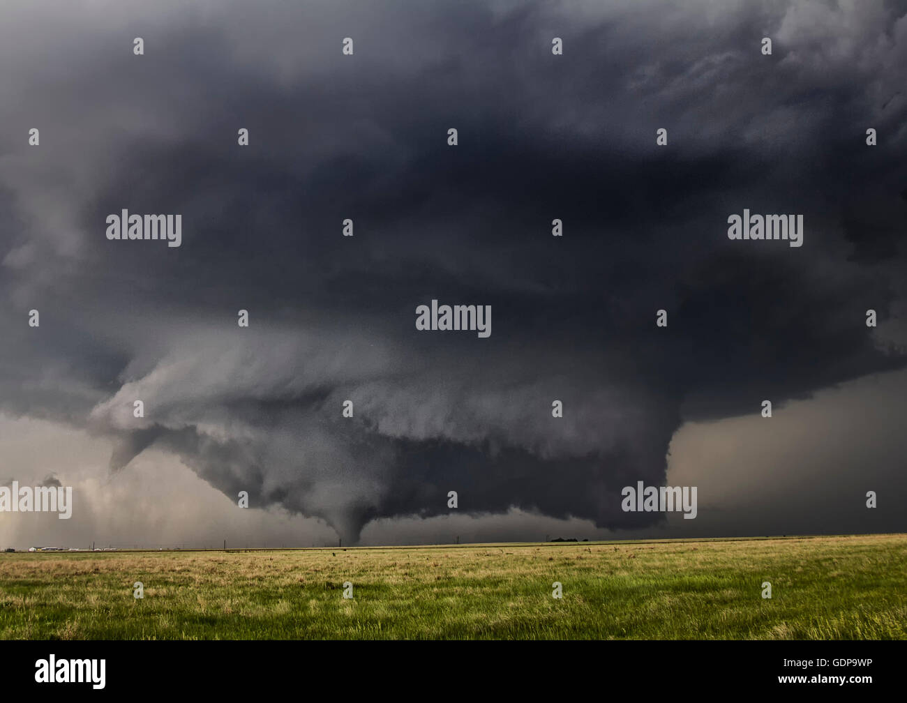 A powerful tornadic thunderstorm rolls over plains Stock Photo - Alamy