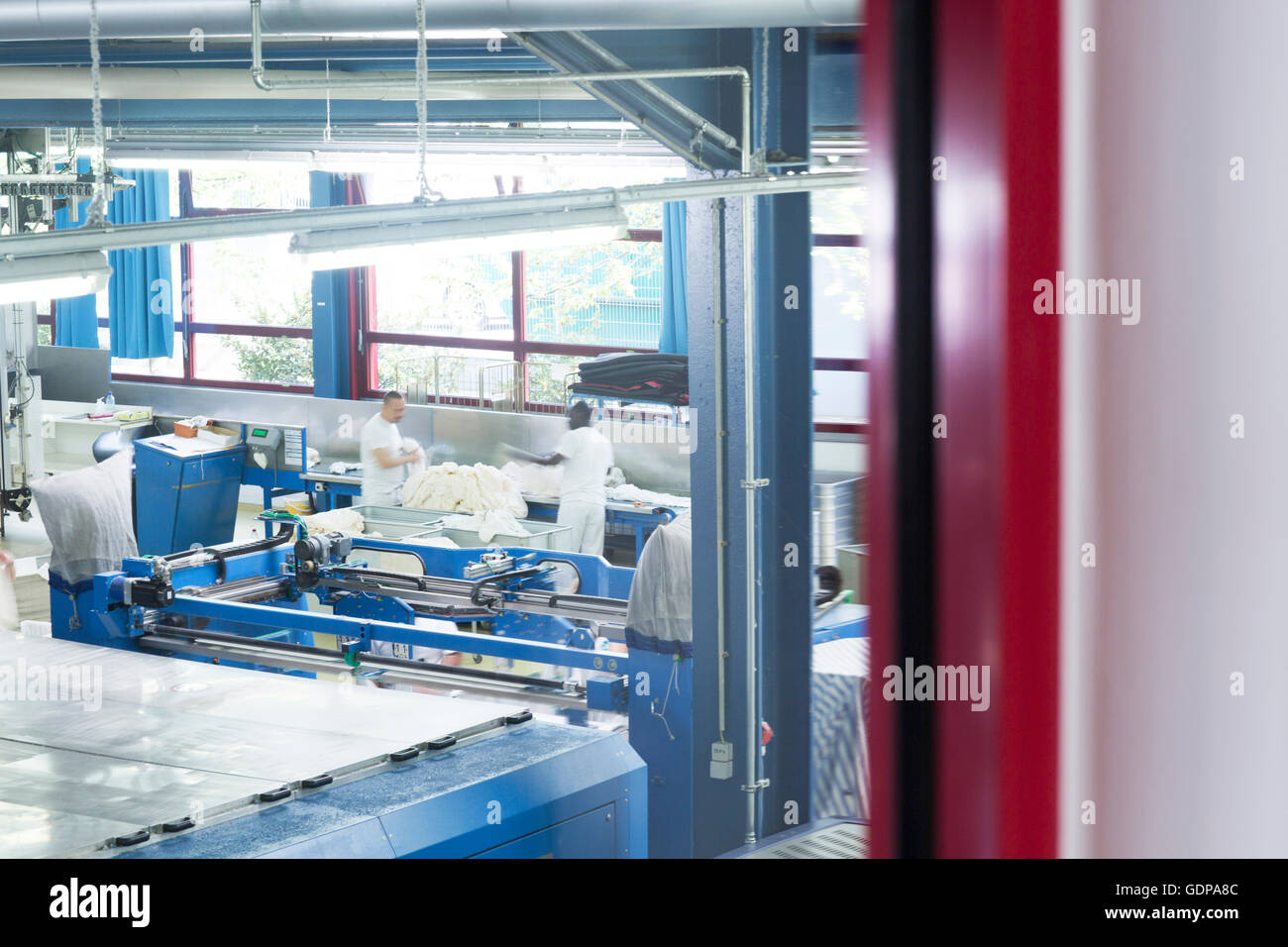 Commercial launderette hi-res stock photography and images - Alamy
